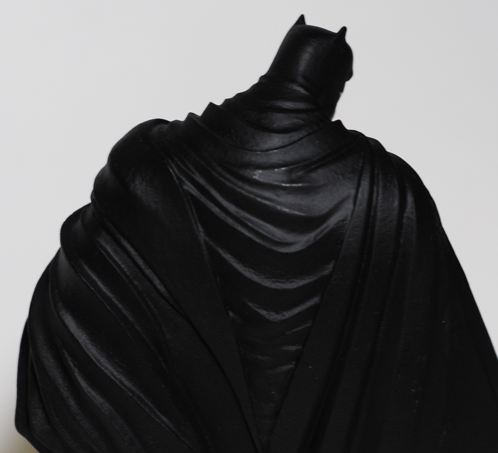 Good Holiday Purchase? Hands on with DC Comics’ DKIII Batman Mini Statue