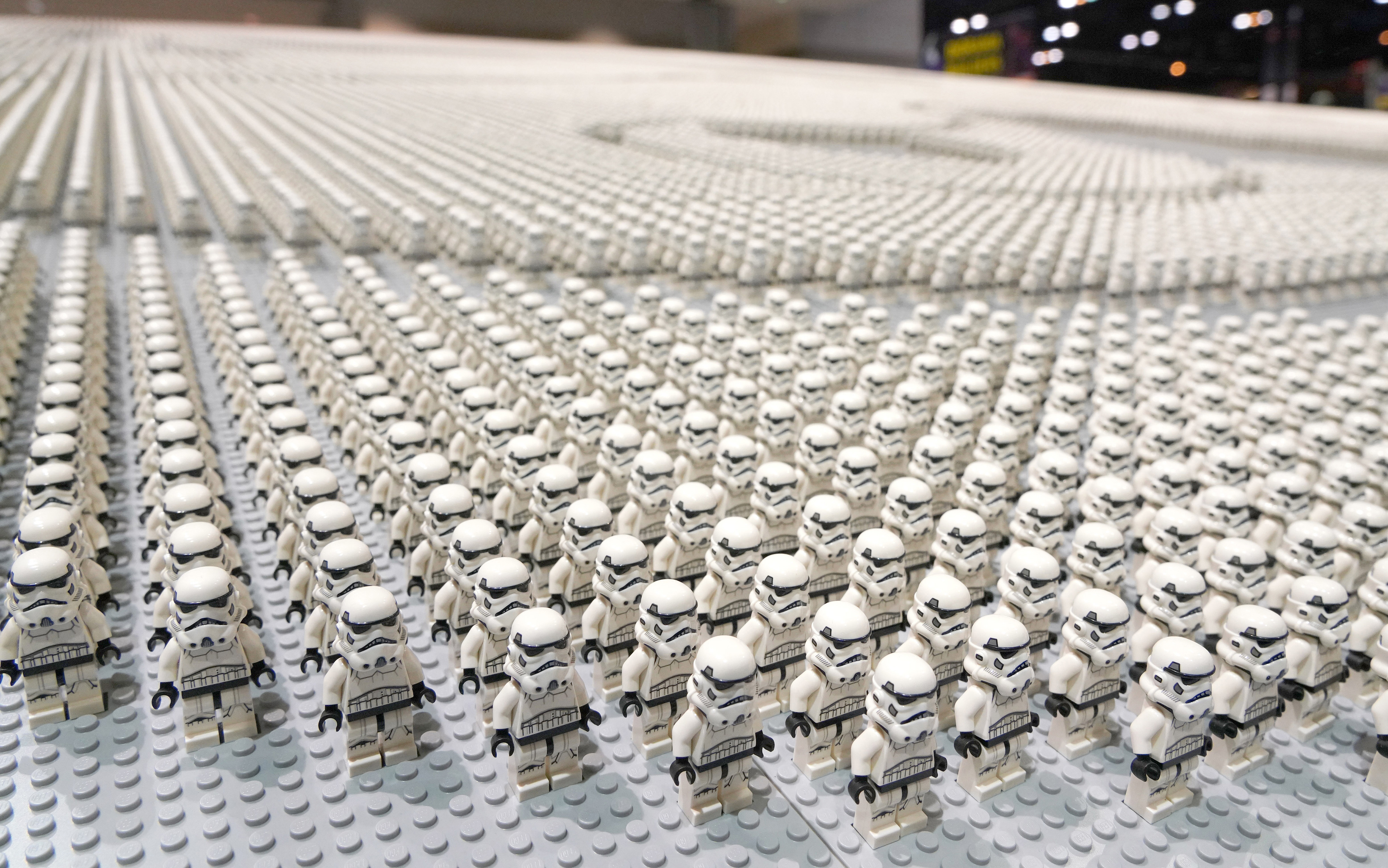 Lego Star Wars Breaks Guiness Record at Celebration! - The Beat