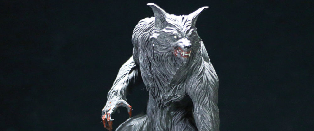 SDCC ’19: THE HOWLING werewolf gets bloodied in this exclusive statue ...