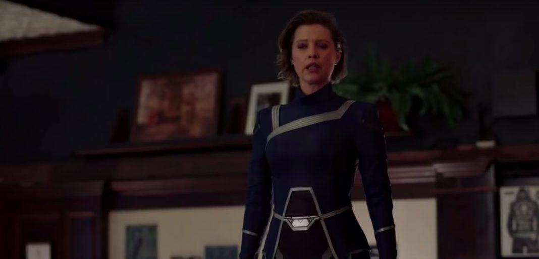 New Arrowverse CRISIS spots tease Harbinger, Pariah, and the deaths of ...