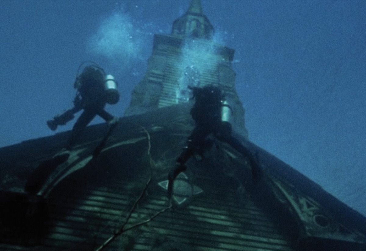 REVIEW: THE DEEP HOUSE pulls off an impressively shot underwater haunting